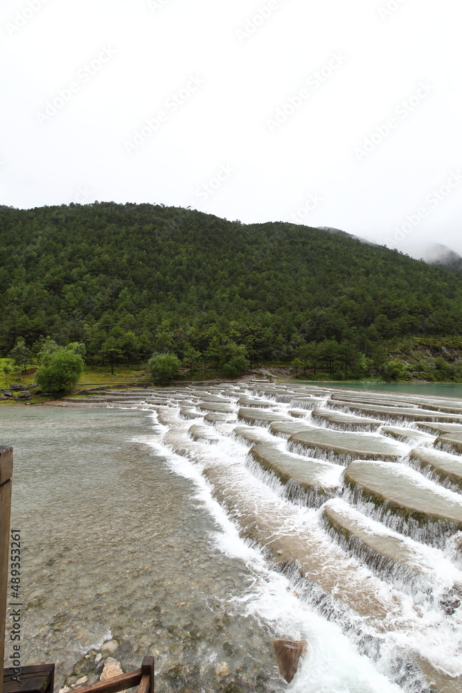 Stock-Foto „Baishui River in Yulong Naxi Autonomous County, Lijiang ...