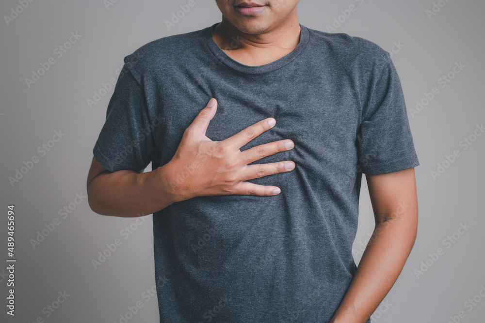 Men have symptoms of burning sensation in the middle of the chest ...