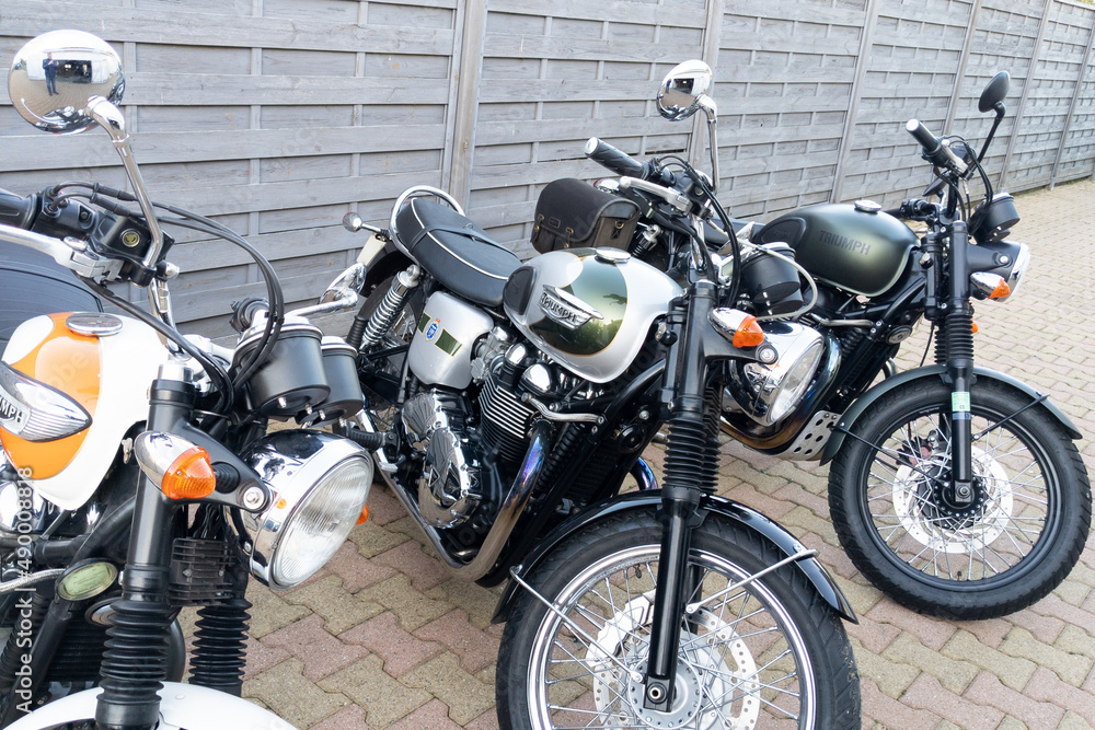 triumph bonneville model t100 neo retro old school vintage anniversary ...