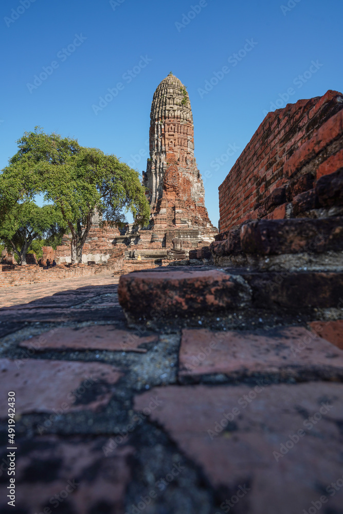 Photo Stock Wat Phra Ram in Ayutthaya, Thailand is an ancient site that tourists visit and ...