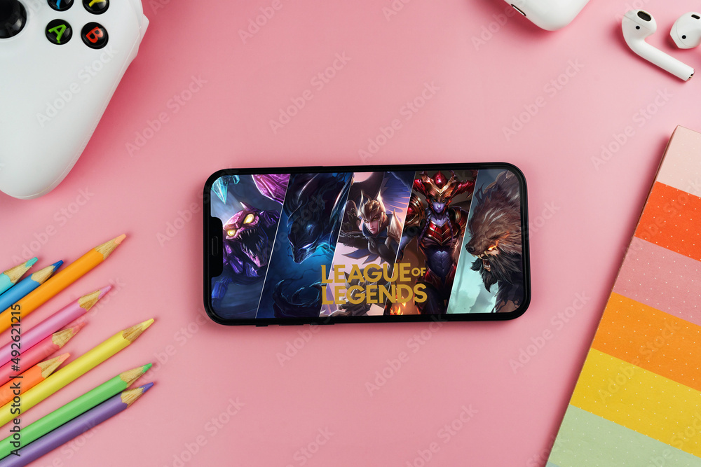 Stock-Foto „League of Legends (LOL) mobile game app on the smartphone ...
