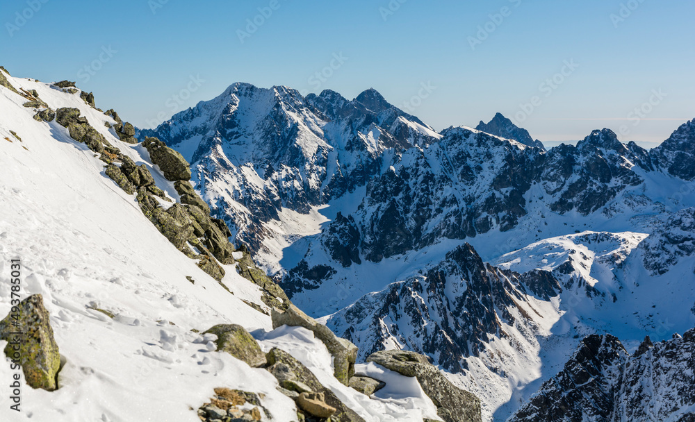 Foto de Stock Winter Tatra Mountains. Among the visible peaks are ...