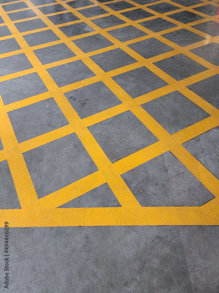 Fotografie Diagonal yellow solid lines for intersections. (It's a solid ...