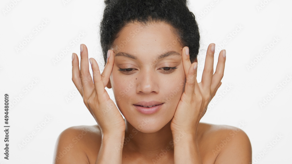 Photo Stock Close-up beauty portrait of slim African American young ...