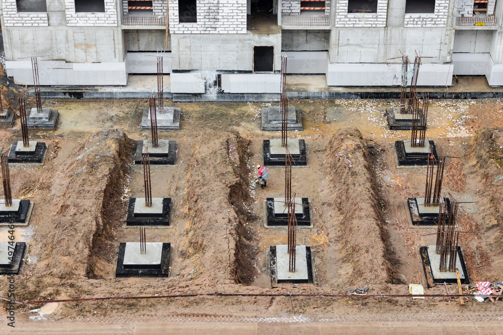 Monolithic reinforced concrete foundations for the construction of a ...