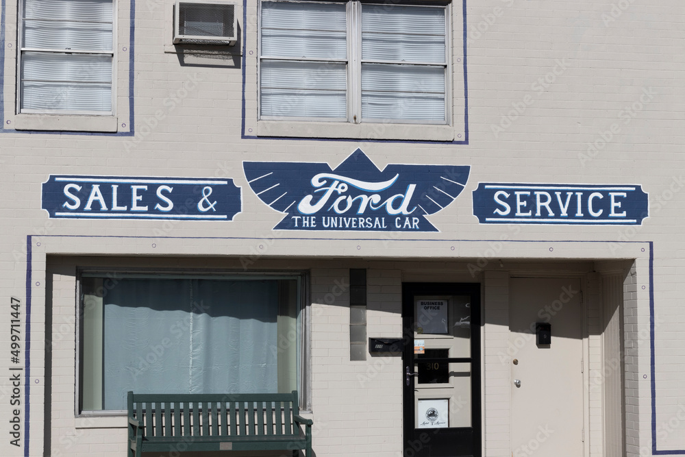 Foto de Stock Ford Model-T Museum. The Ford Model-T was one of the ...
