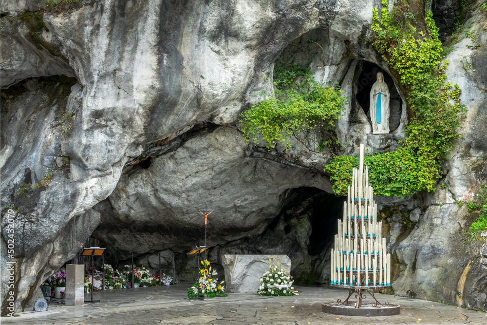 Statue of Virgin Mary in the grotto of Our Lady of Lourdes, France ...