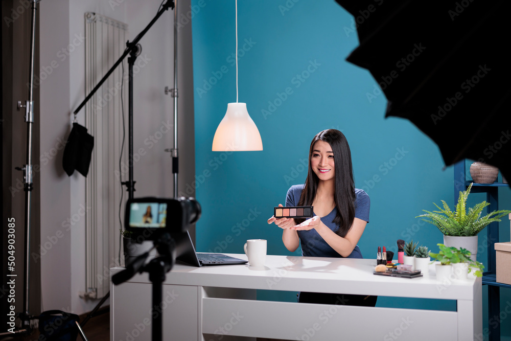 Behind the scene of asian influencer filming makeup palette review ...