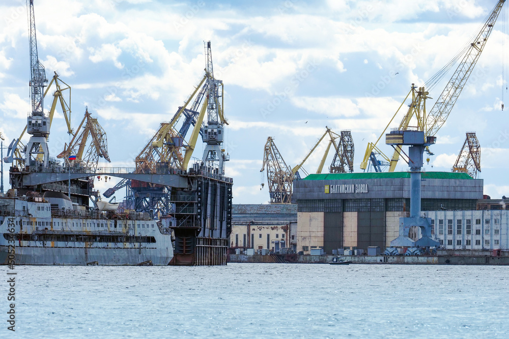 Foto de Stock St. Petersburg, Russia - May, 2022: Pier of the Baltic ...
