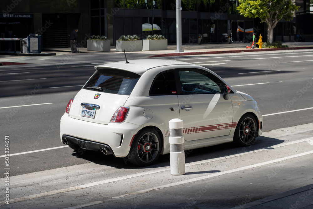 Foto de Stock Los Angeles, CA, USA - May 11, 2022: A Fiat 500 Abarth ...