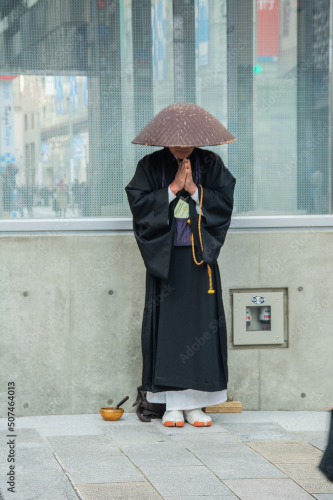 Buddhist monk wearing 'takuhatsugasa' woven rice-straw kasa hat and ...