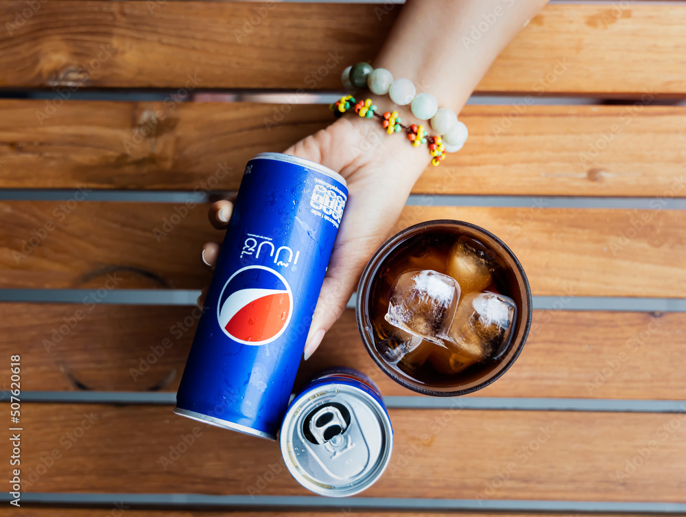 BANGKOK-THAILAND-MAY-29-2022 : Woman hand with Pepsi Cola softdrink can ...