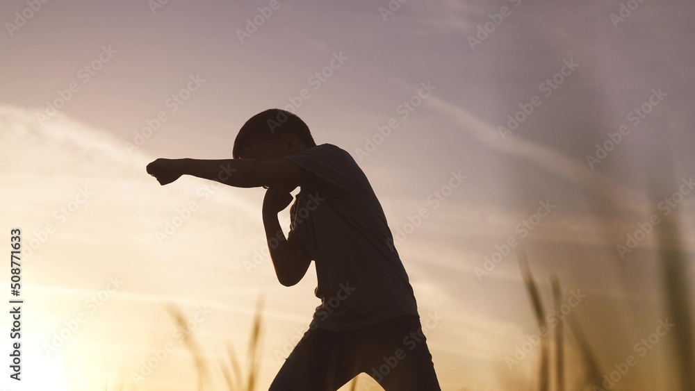 ภาพถ่าย Stock silhouette child kid boxer. boy a boxing with shadow ...