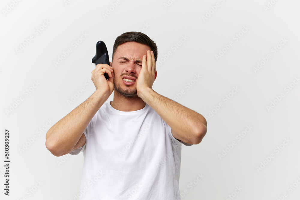 Photo Stock Tired frustrated sad tanned handsome man in basic t-shirt ...