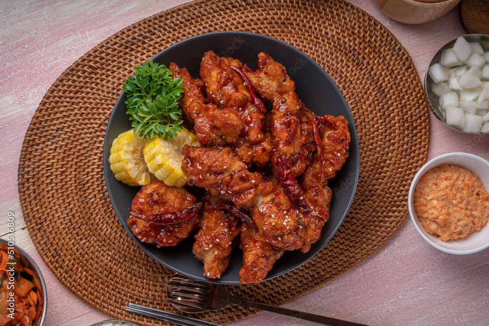 Foto de Stock Gang Jeong chicken or crispy and tender Korean fried ...