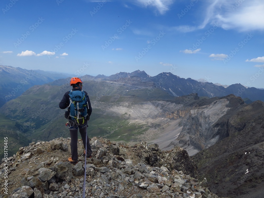 Foto de Stock alpiniste qui escalade dans les montagne des Pyrénées le ...