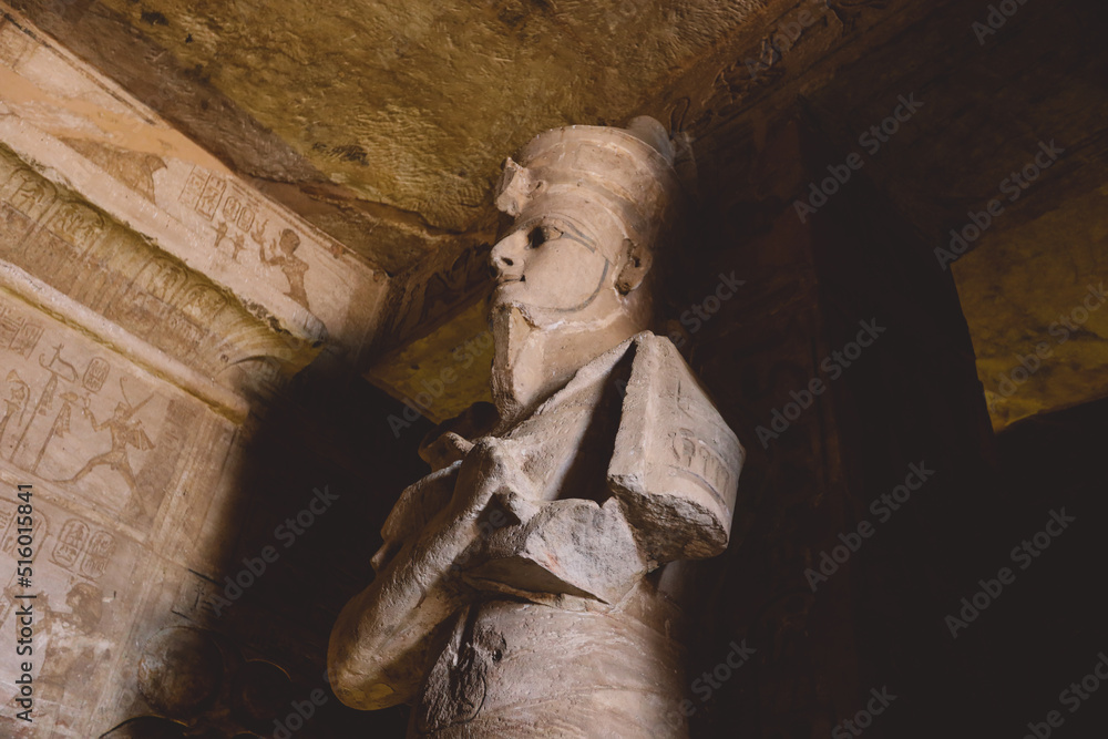 Foto de Stock Interior View with an Ancient Egyptian Statues of ...