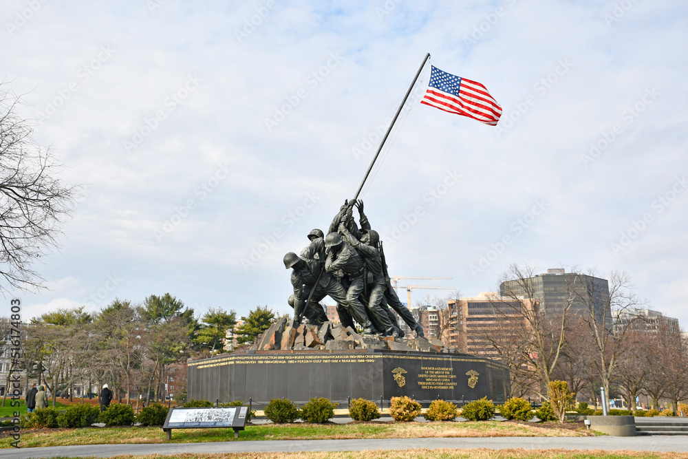 Marine Corps War memorial depicting raising American flag on Iwo Jima ...