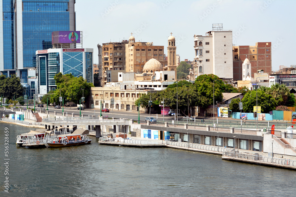 Foto de Stock Cairo, Egypt, July 10 2022: The walk of Egypt's people ...