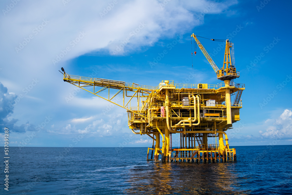 Offshore oil and gas wellhead remote platform which produced raw ...