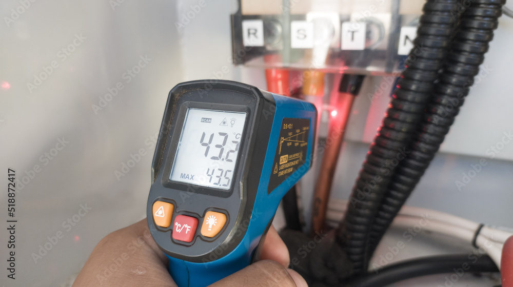 temperature measurement on the main power cable of the electrical panel ...