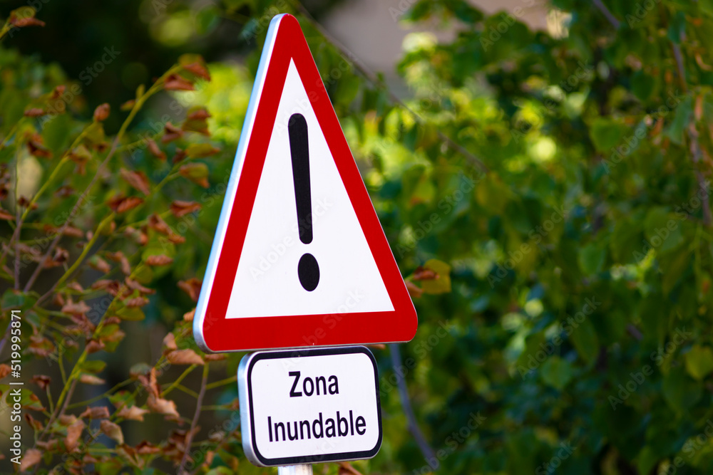 Señal de tráfico de advertencia (peligro) de zona inundable Stock Photo ...