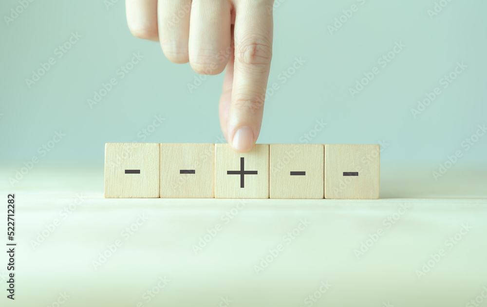 Foto de Stock Quantitative Pros and Cons analysis concept. Advantages ...