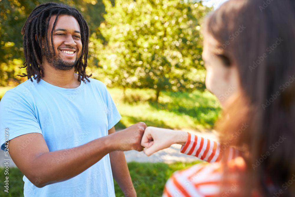 Freunde begrüßen sich cool und lässig mit Fist Bump Stock Photo | Adobe ...