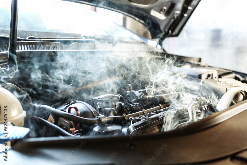 ภาพถ่าย Stock car engine overheating close up. vehicle engine in smoke ...