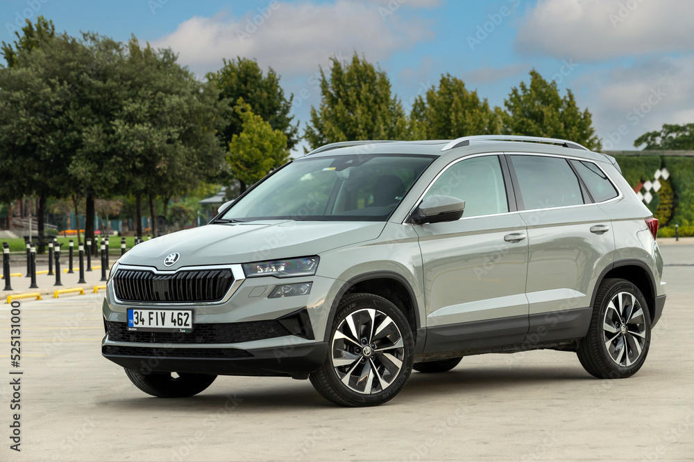 Foto de Stock Skoda Karoq is a compact crossover SUV, designed and built by the Czech car ...