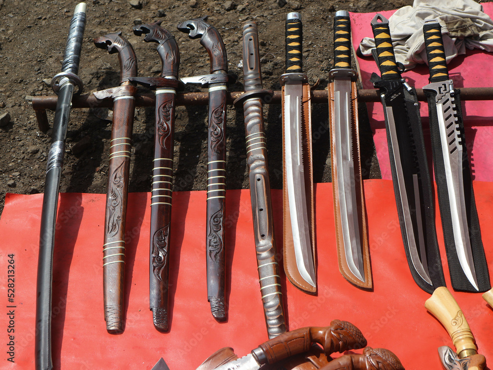 Sharp weapons, sharp swords and samurai swords, are peddled for sale ...