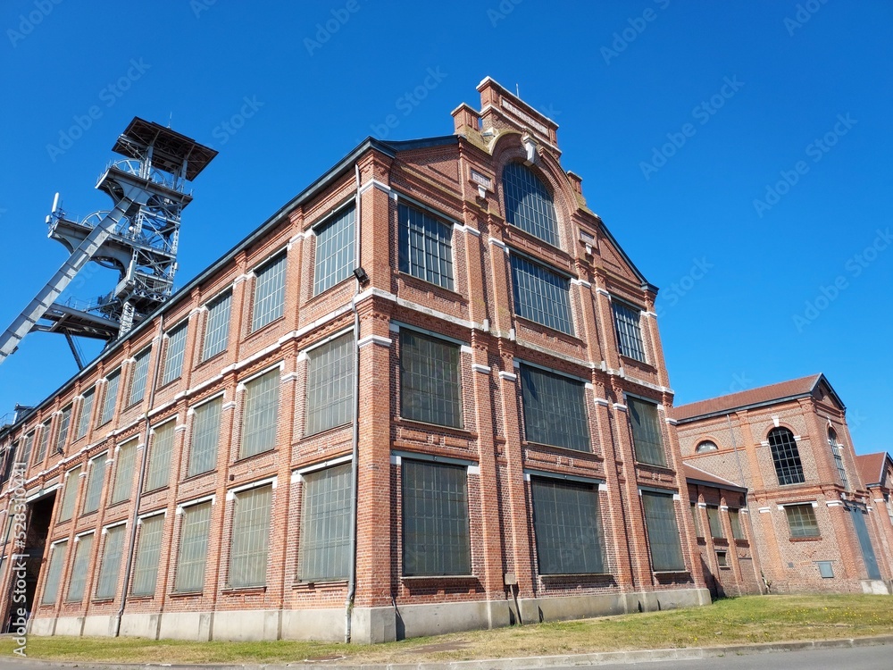 fosse du site historique minier de Wallers Arenberg, porte du hainaut ...