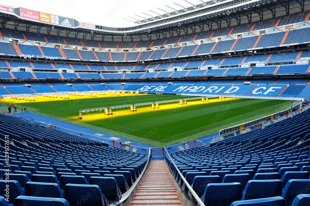 Foto Exterior architecture and building design at 'Santiago Bernabéu ...