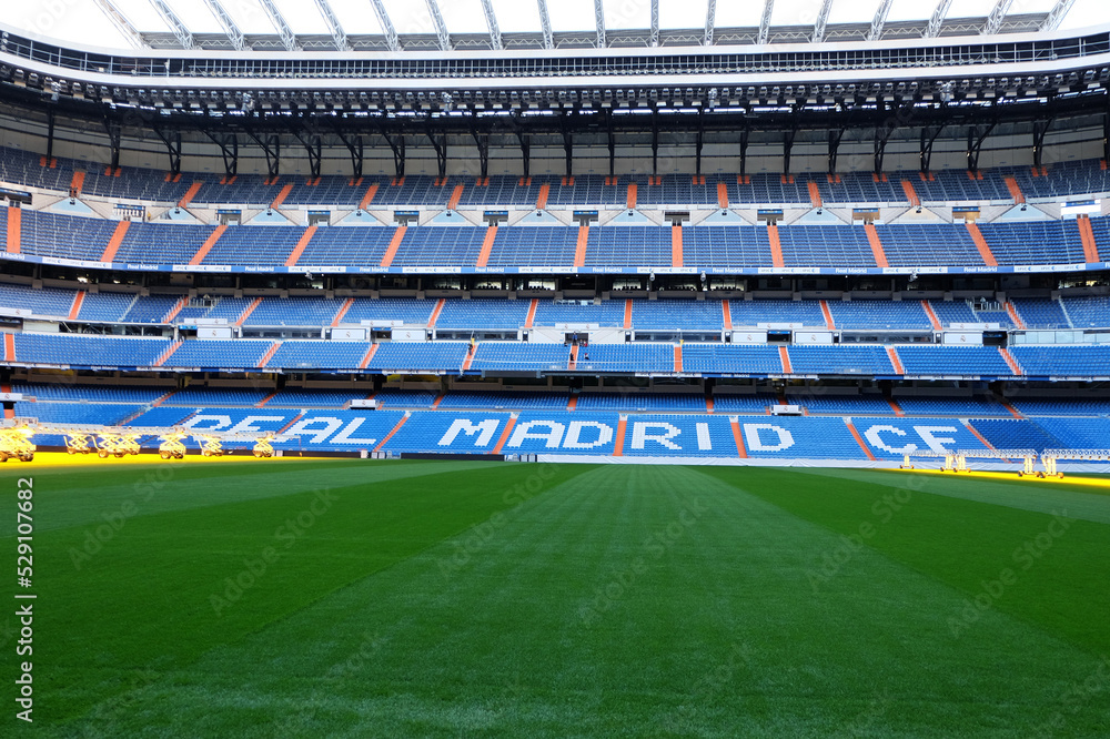 Exterior architecture and building design at 'Santiago Bernabéu Stadium ...