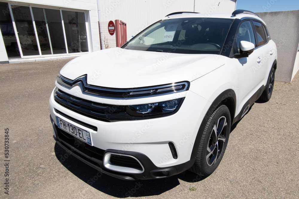 citroen C5 logo sign and brand text on front face car in dealership ...