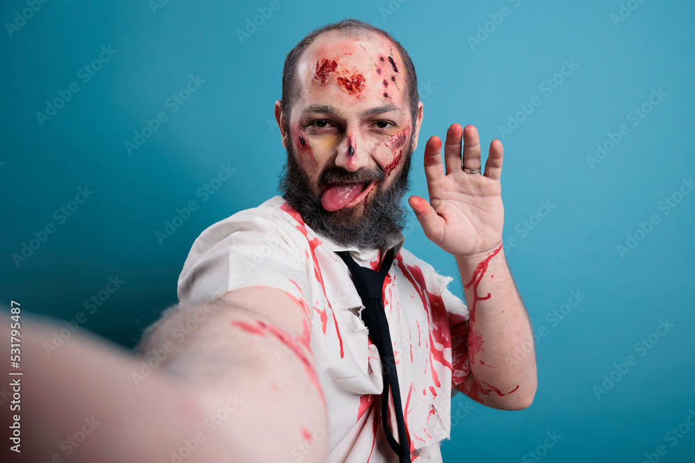 Foto de Stock Creepy eerie zombie taking picture on camera, posing in ...