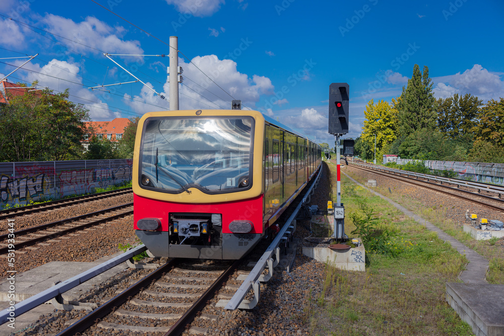 Foto de Stock Berliner S-Bahn klassische Baureihe 481/482 Raum Treptow ...