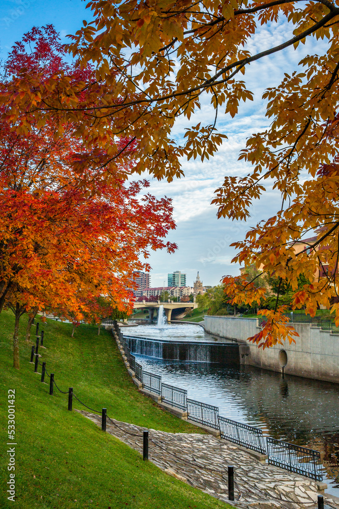 Kansas City Country Club Plaza fall trees and color near Brush Creek ...