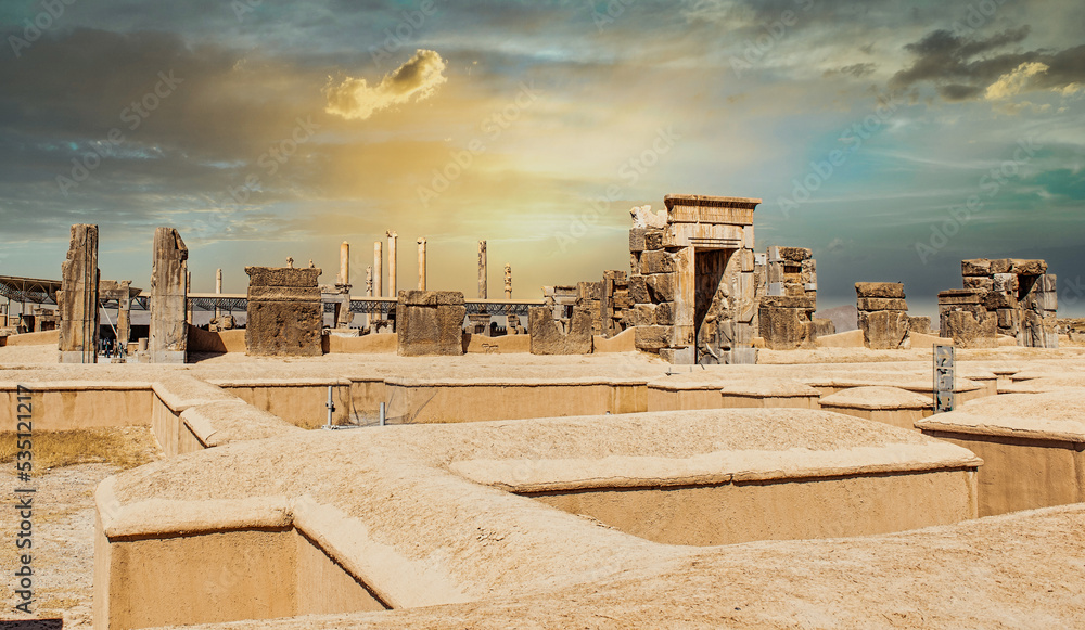 Beautiful view of the remnants of ancient Persian Achaemenid Empire ...
