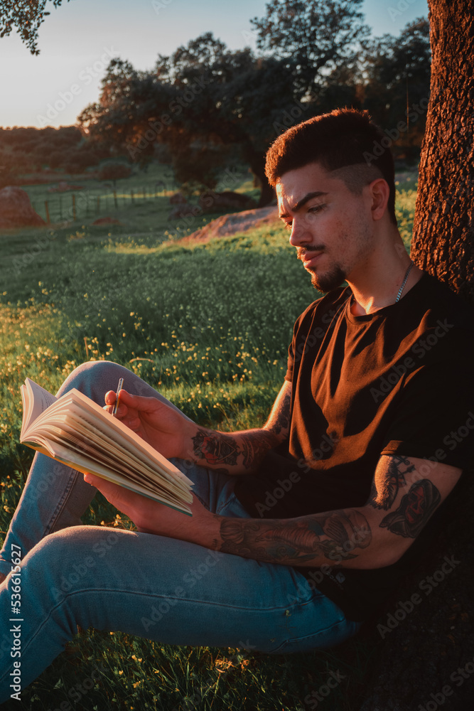 Persona Leyendo Un Libro Stock Photo | Adobe Stock