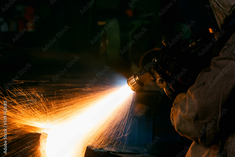 Welder repair gear overhaul housing bore by Wire Arc Spraying stainless ...