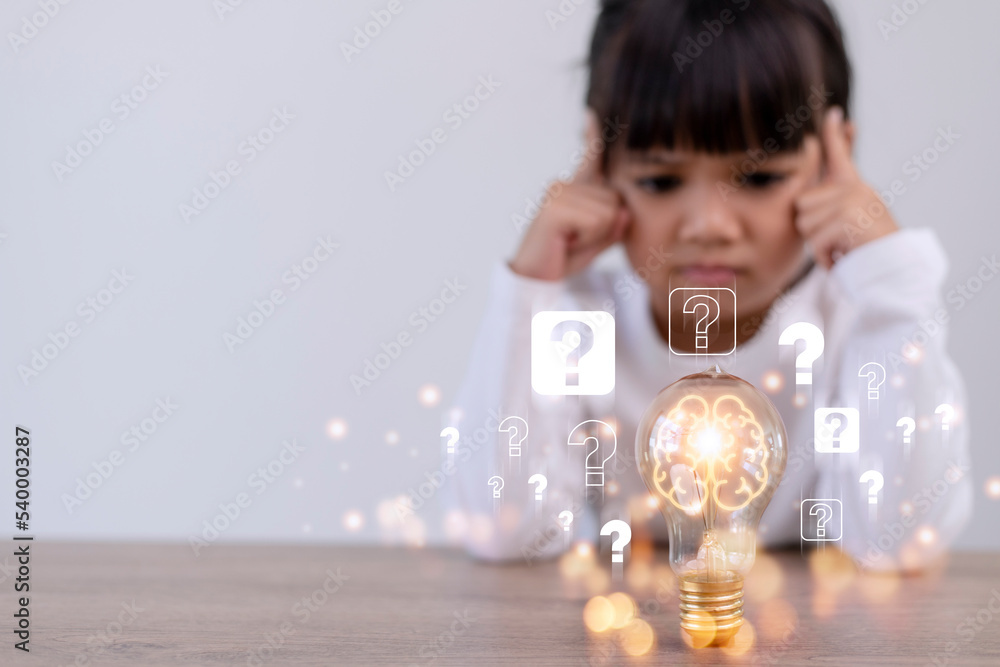 Thinking child girl with light bulb and question marks. Brainstorming and idea concept の Stock ...