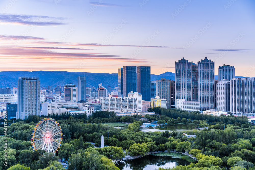 Night view of Ferris wheel and city skyline in Qingcheng Park, Hohhot ...