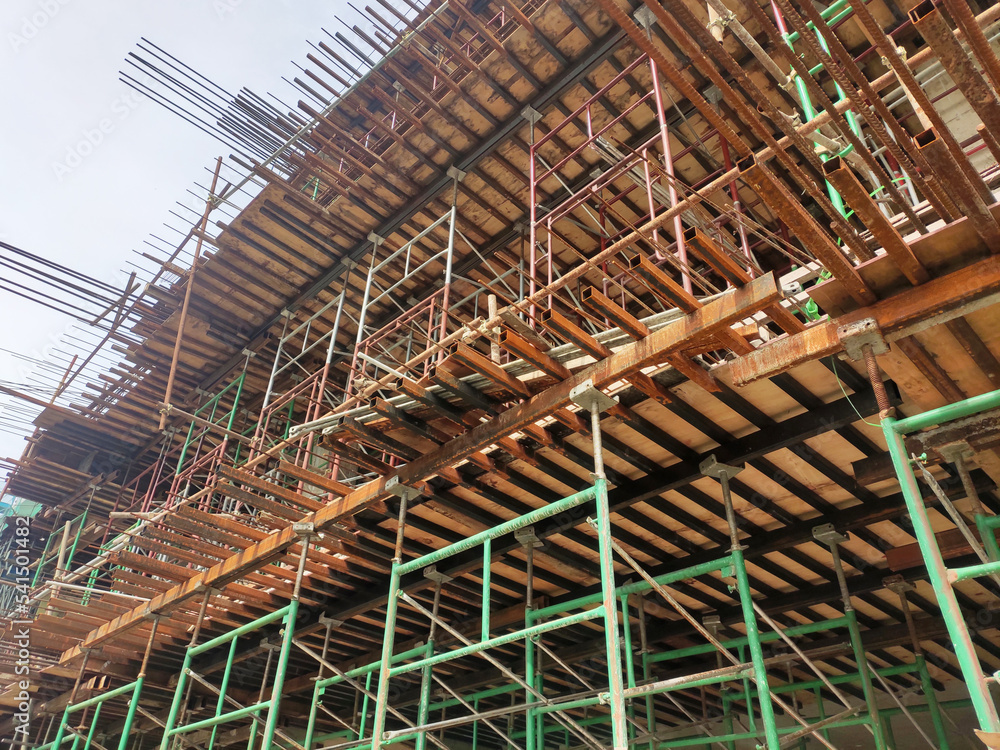 Stock-Foto „Falsework work at the construction site. It consists of ...