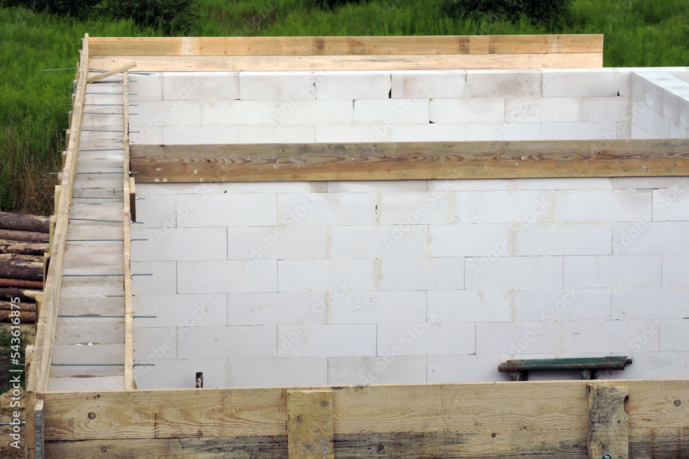 A wooden formwork joined with metal pins for a reinforced concrete band ...