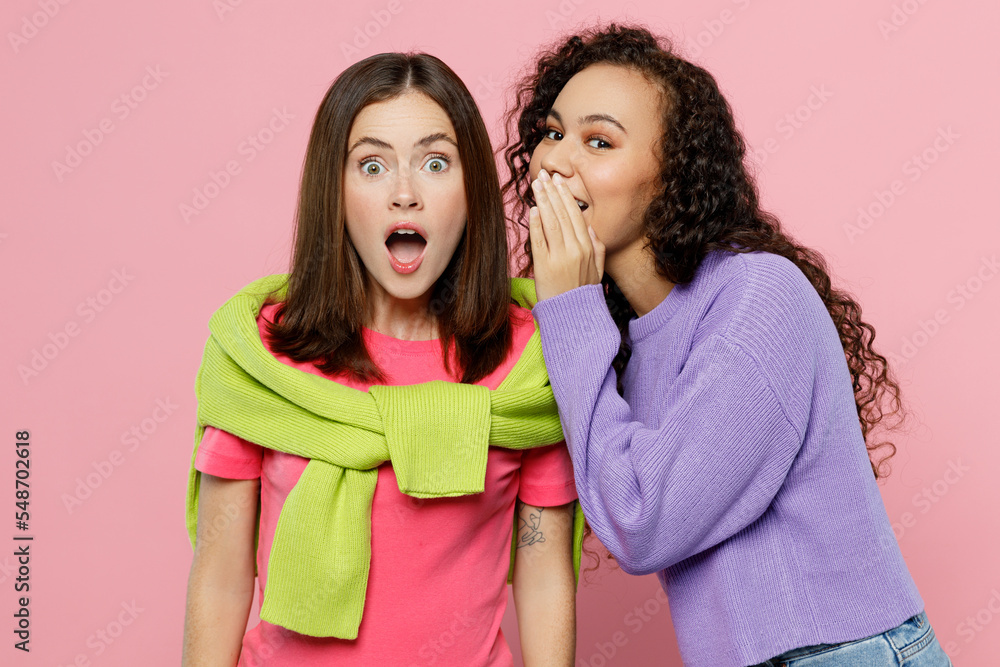 Foto de Stock Young two friends amazed women wears green purple shirts ...