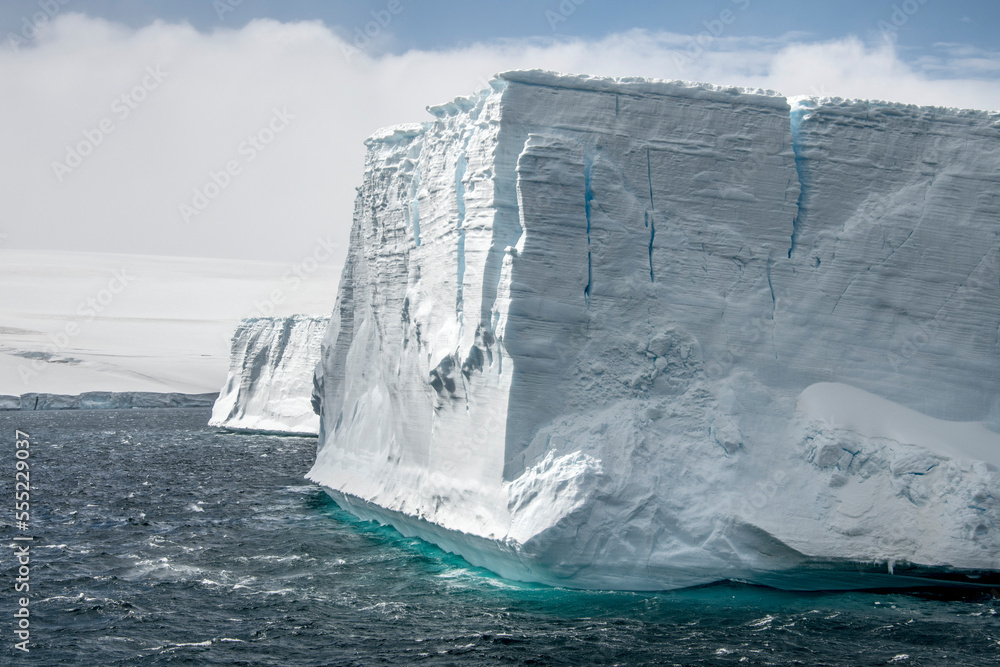 Giant icebergs in Antarctica's Weddell Sea. The sea's land boundaries ...