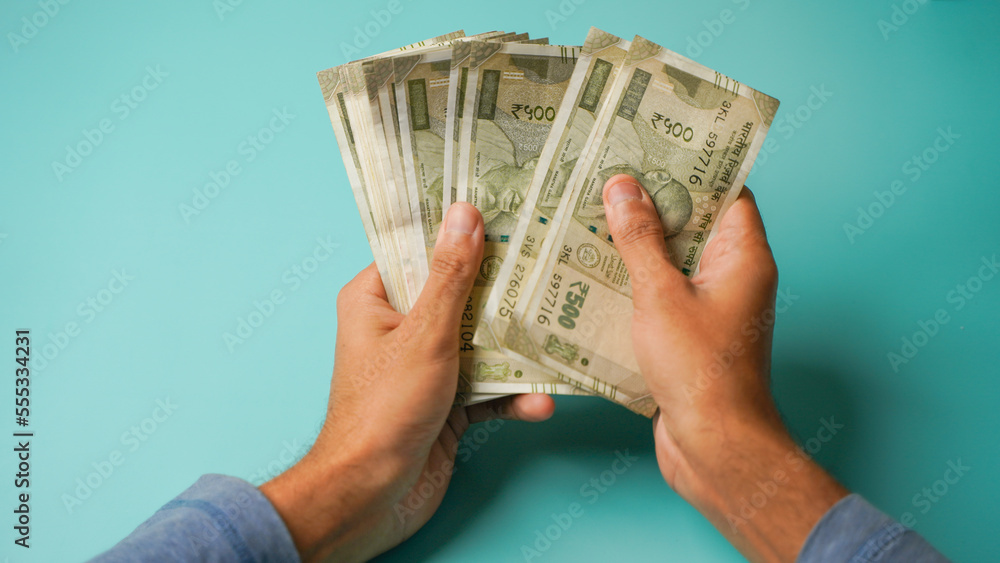 Unrecognizable hand counting five hundred Indian rupees, Close up of ...