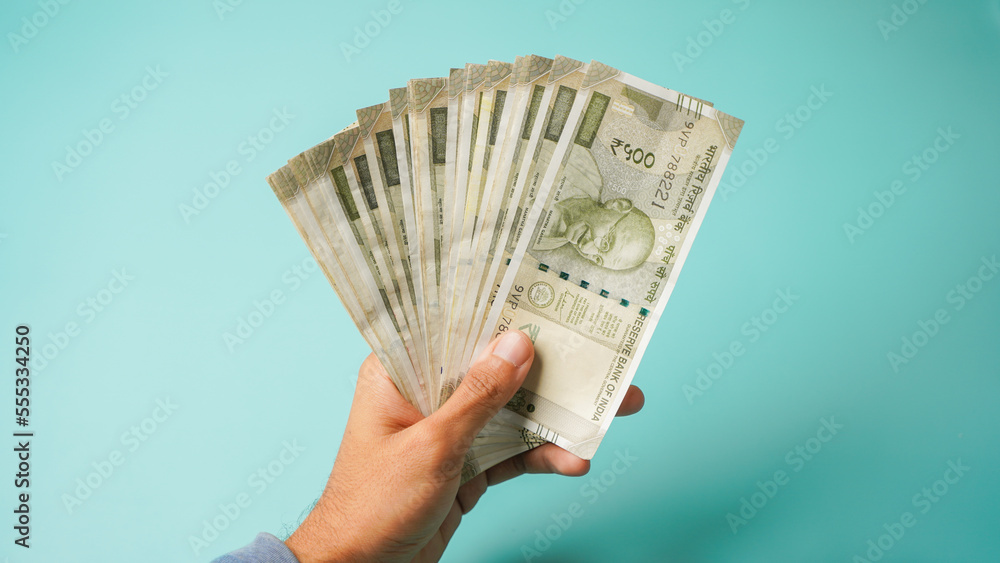 Unrecognizable hand counting five hundred Indian rupees, Close up of ...