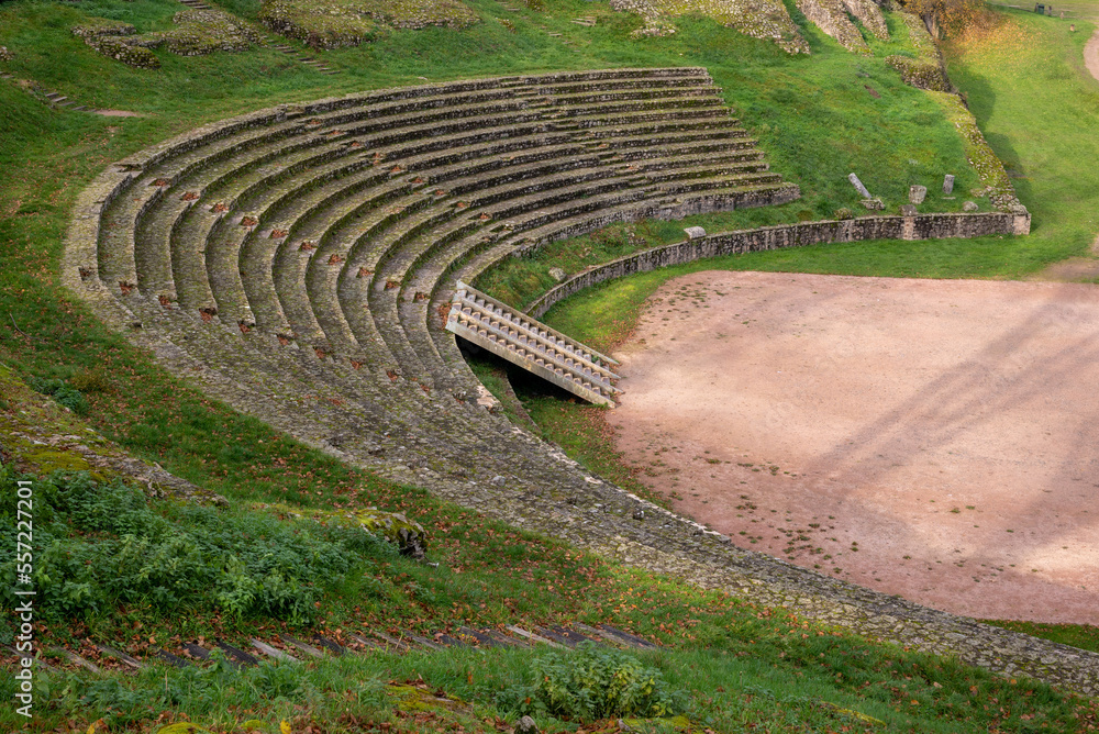 The amphitheater of Autun. Construction of the largest Roman ...